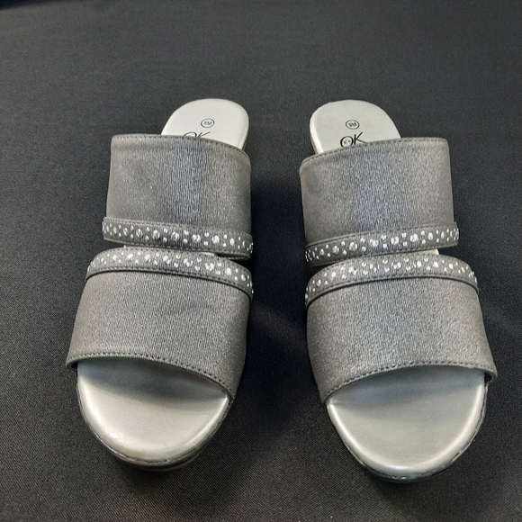 its ok | Shoes | Its Ok Heeled Shoes Size 9m | Poshmark